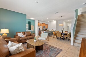 Casa geminada, 5 quartos | Área de estar | Smart TV