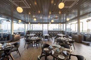 Pequeno-almoço tipo buffet diário mediante uma taxa 