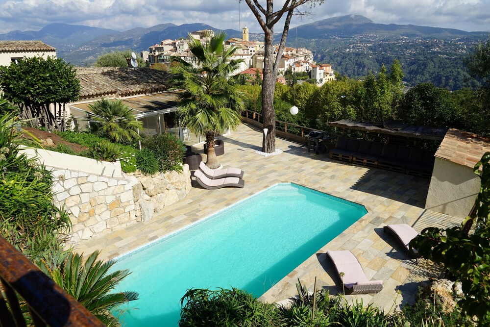 Luxury Provençal villa ideally located with panoramic view - Gattieres ...