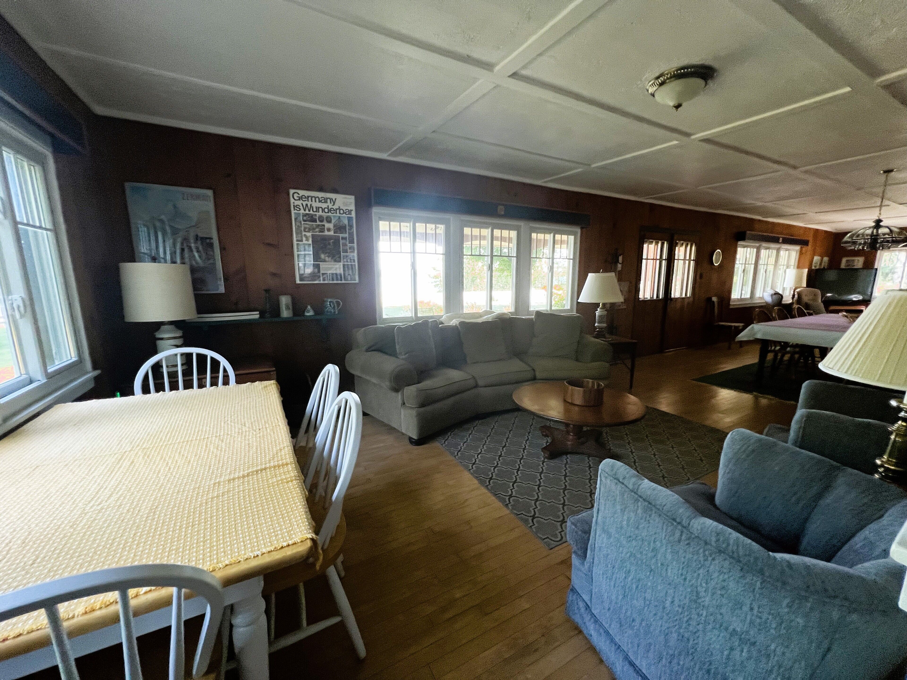 Historic Home Near Leland. Huge Porch, Fire Pit. Pet Ok. - Leland, MI