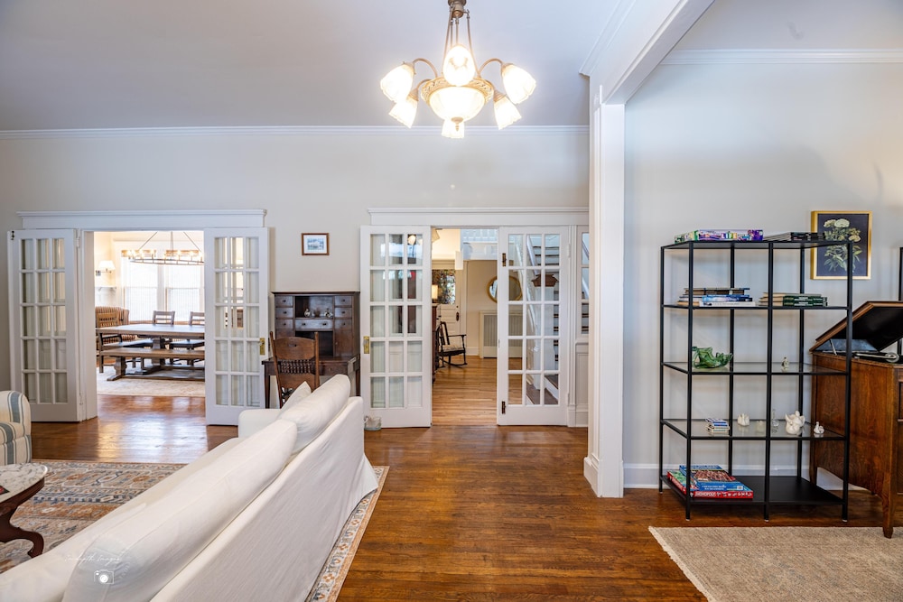 The Grey Swan Inn - Virginia