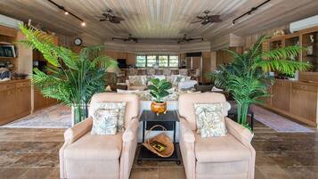 Casa, 3 quartos | Área de estar | Smart TV