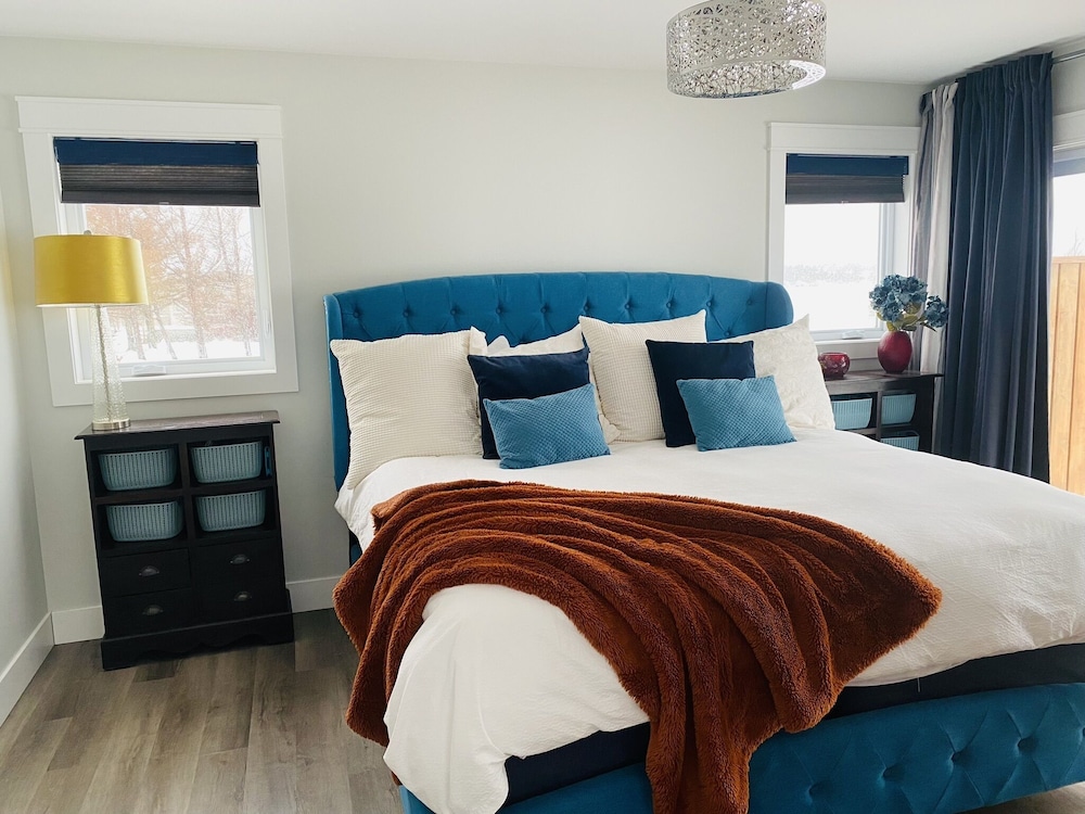 New Waterfront Modern Home with 180 degree views over Rustico Bay ...