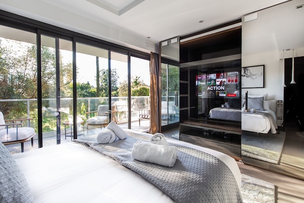 Apartamento Exclusivo | 2 quartos, cofre no quarto, com decoração personalizada