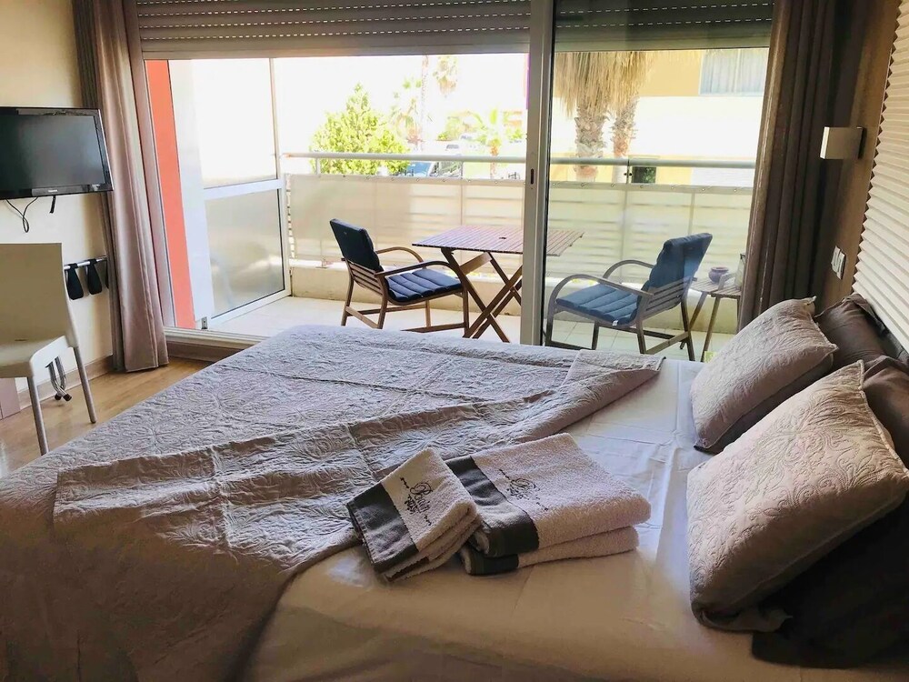 100m Beach, very nice Studio Clim Parking - Villeneuve-Loubet | Vrbo