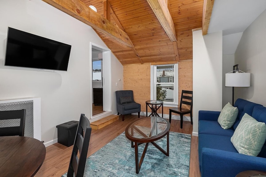 Cozy Nook - One Bedroom Apartment, Sleeps 4 - Holland Tulip Time Festival