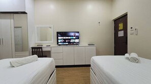 Quarto duplo superior | Frigobar, escrivaninha, espaço de trabalho para notebook