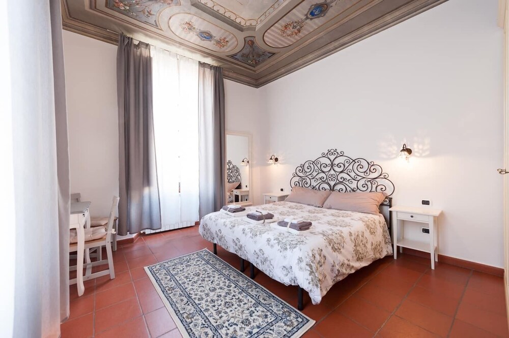 CASA LILY Bright and comfortable apartment in the center of Florence ...