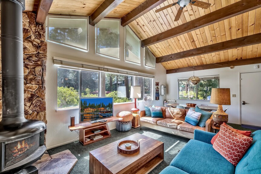 Koyukon Cozy Cabin 3br,2ba-10 Min. To Ski - South Lake Tahoe, CA