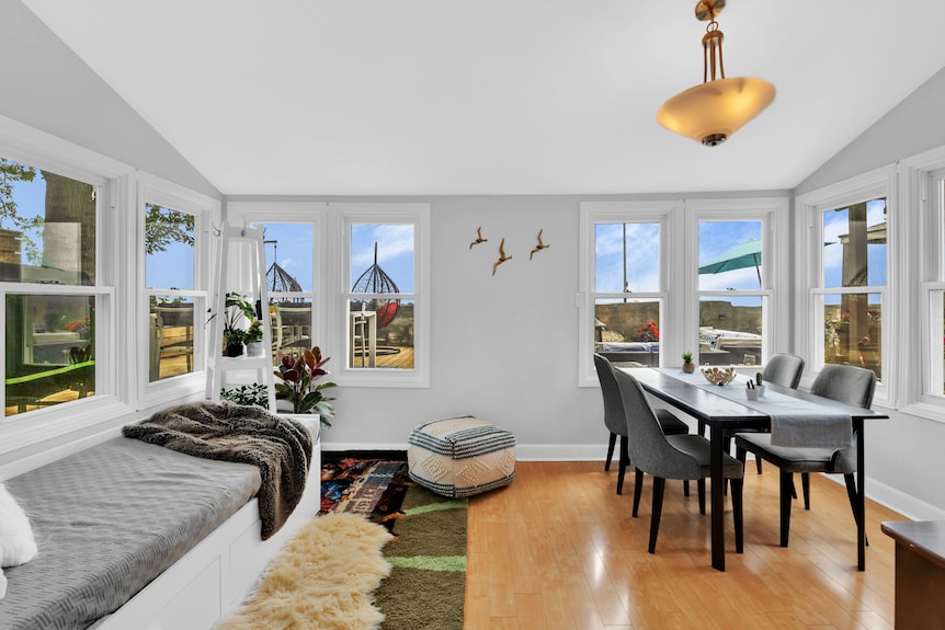 Cozy Waterfront Cottage - Leamington