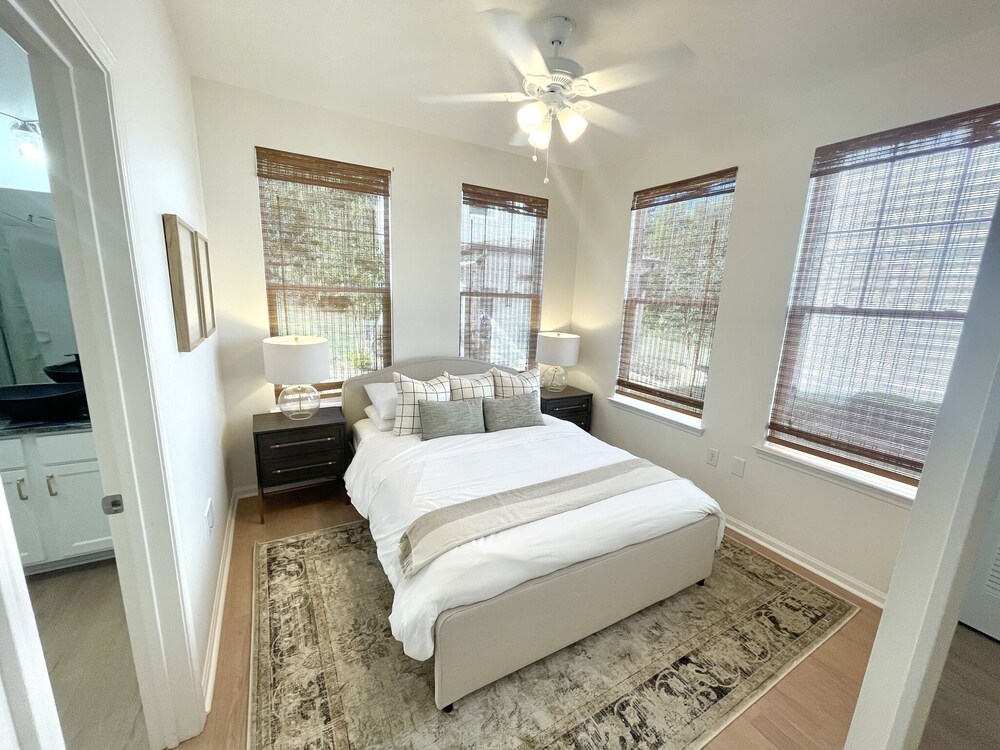 Colonel's Cottage - Spacious + comfortable - 2mi to the Square - Oxford ...