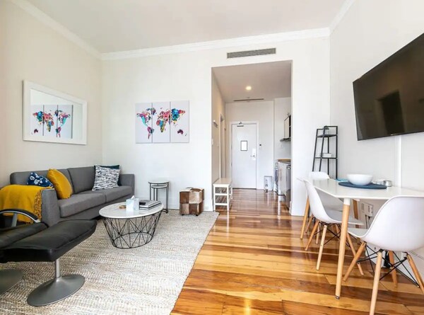 Spacious One Bedroom With Pool And Gym! - Auckland