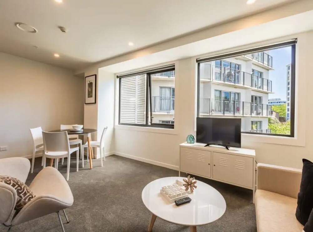 Beautiful Two Bedroom Apartment Next To Myers Park - Auckland