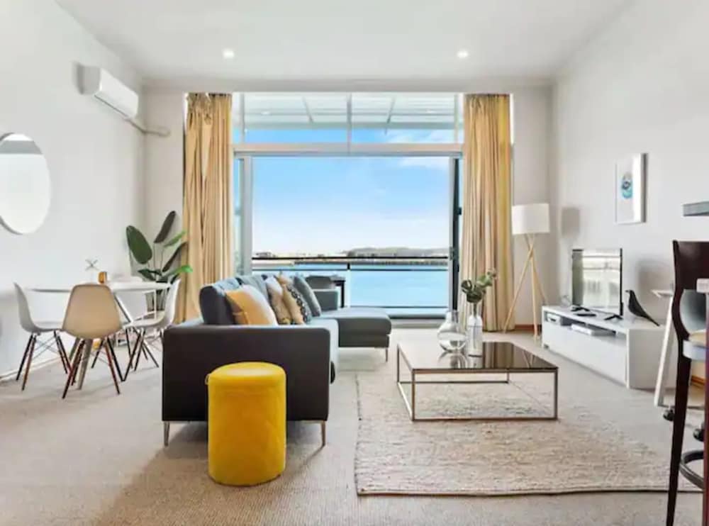 Relaxing Sea Wharf View Apartment By Zodiak Stays - Auckland