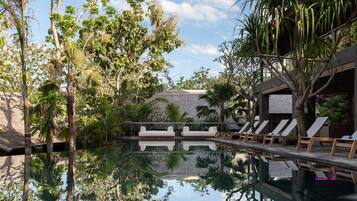 3 piscinas exteriores, espreguiçadeiras