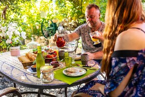 Café da manhã continental grátis todos os dias