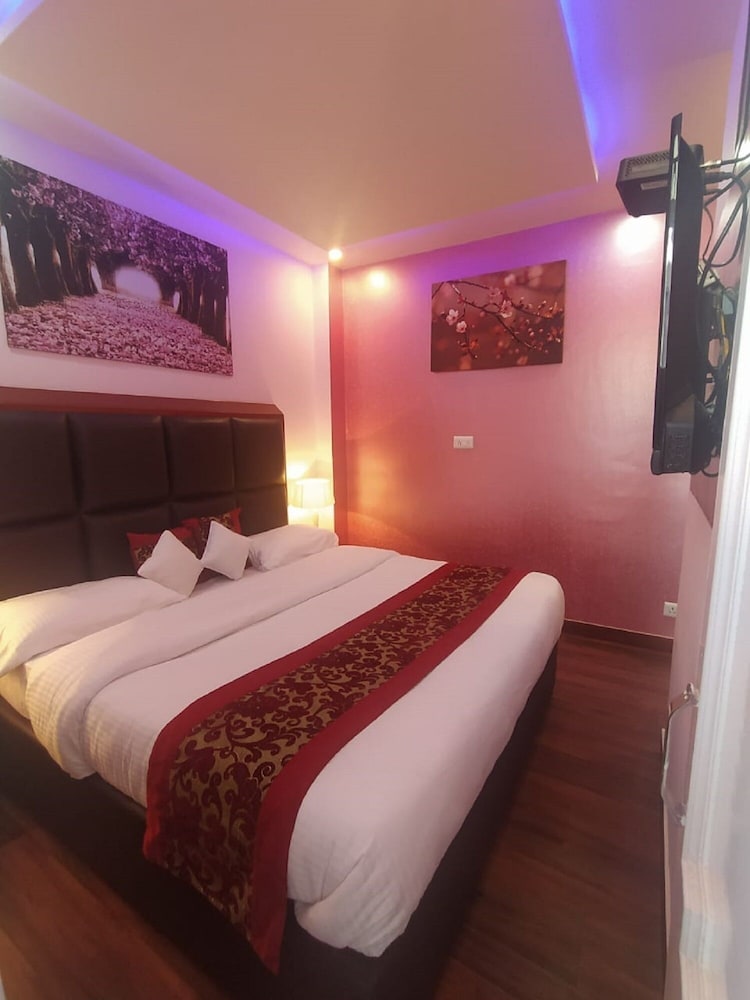 Deluxe (Twin Room) Home Stay Apartment In Shimla (Himachal Pradesh) - Shimla