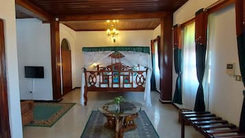 Quarto Duplo ou Twin Superior | Minibar, cofre no quarto, secretária, ferro/tábua de engomar
