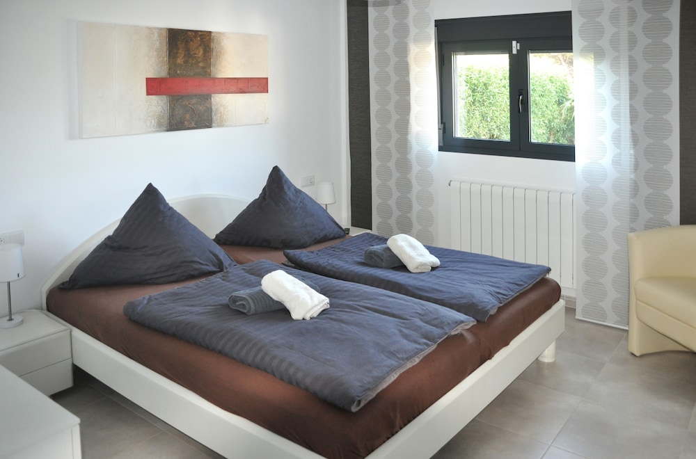 Modern Bungalow With Heated Pool, 50m From The Sea - Whirlpool - - 마요르카