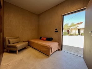 Suíte júnior, vista para a praia | 2 quartos, roupas de cama premium, cortinas blackout