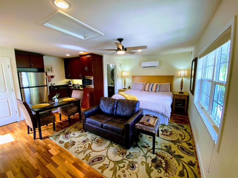 Coolest Downtown Neighborhood - Ebikes, Beach Gear, Kayaks, Pickleball - Sarasota, FL