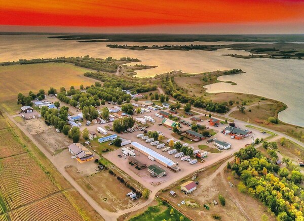 The Outpost Lodge - Lake Oahe