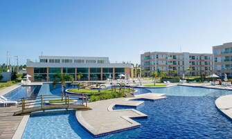 Piscina externa, funciona das 8h às 21h, barracas de cortesia
