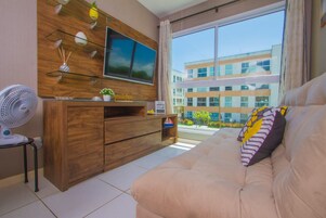 Apartamento | Área de estar | Smart TV 40 polegadas com canais digitais, TV, Netflix