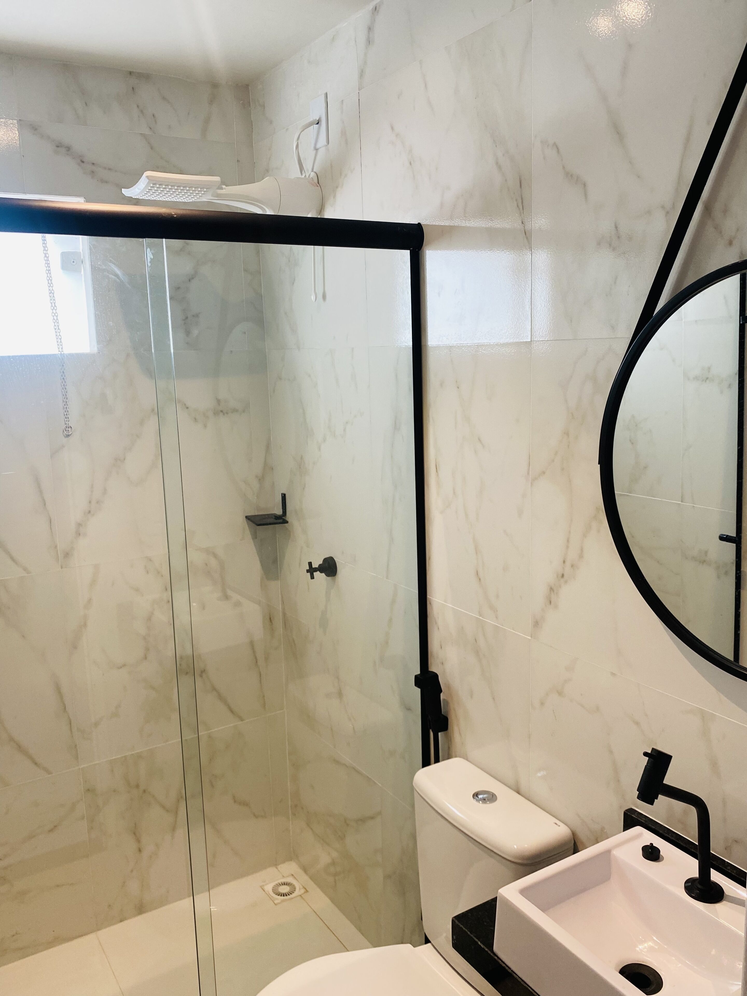 Suíte estúdio, 1 quarto, cozinha americana | Banheiro | Toalhas de banho, sabonete, papel higiênico 