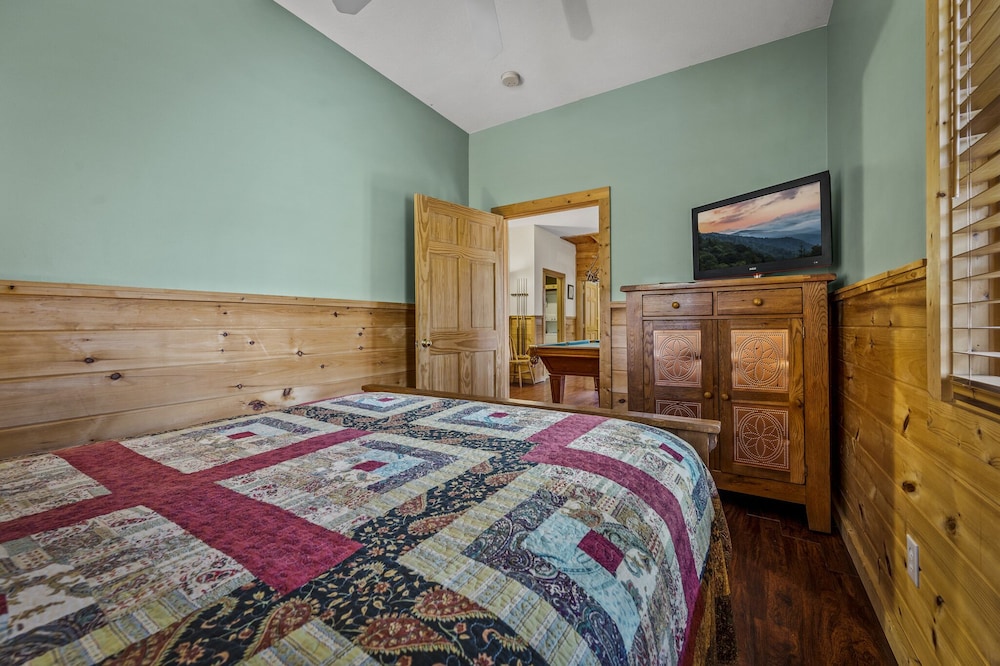 Secluded Log Cabin 5 Bedrooms. 5 Miles From National Park 15 Miles To Dollywood - Townsend, TN