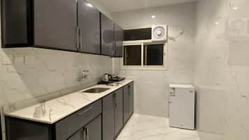Frigobar, micro-ondas, fogão, cooktop