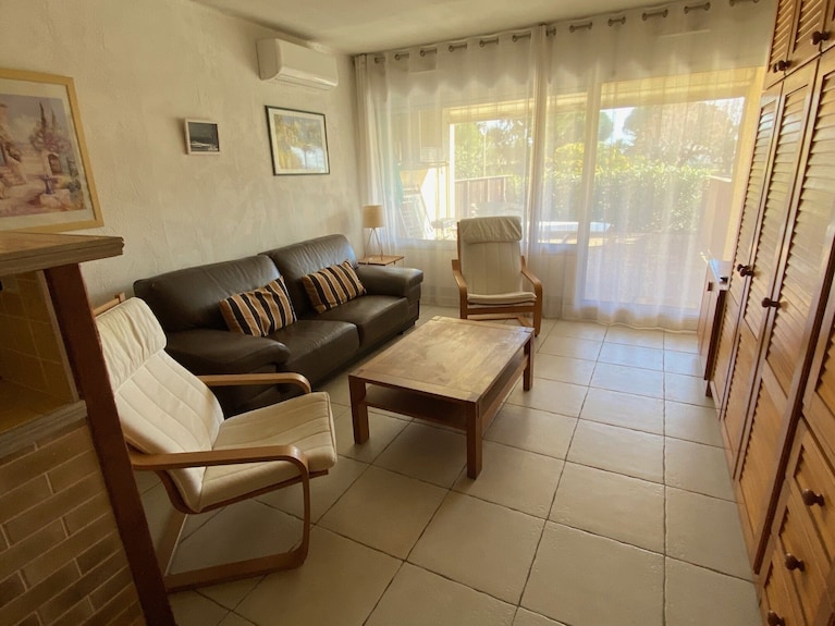 Beau Rez-de-jardin Avec Terrasse, Vue Mer Et Accès Direct à La Plage - Piscine - Hyères