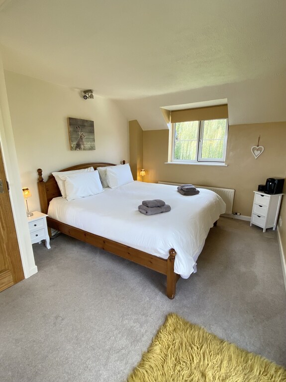 Totally Private Idylic Farmhouse With Hot Tub - Wiltshire