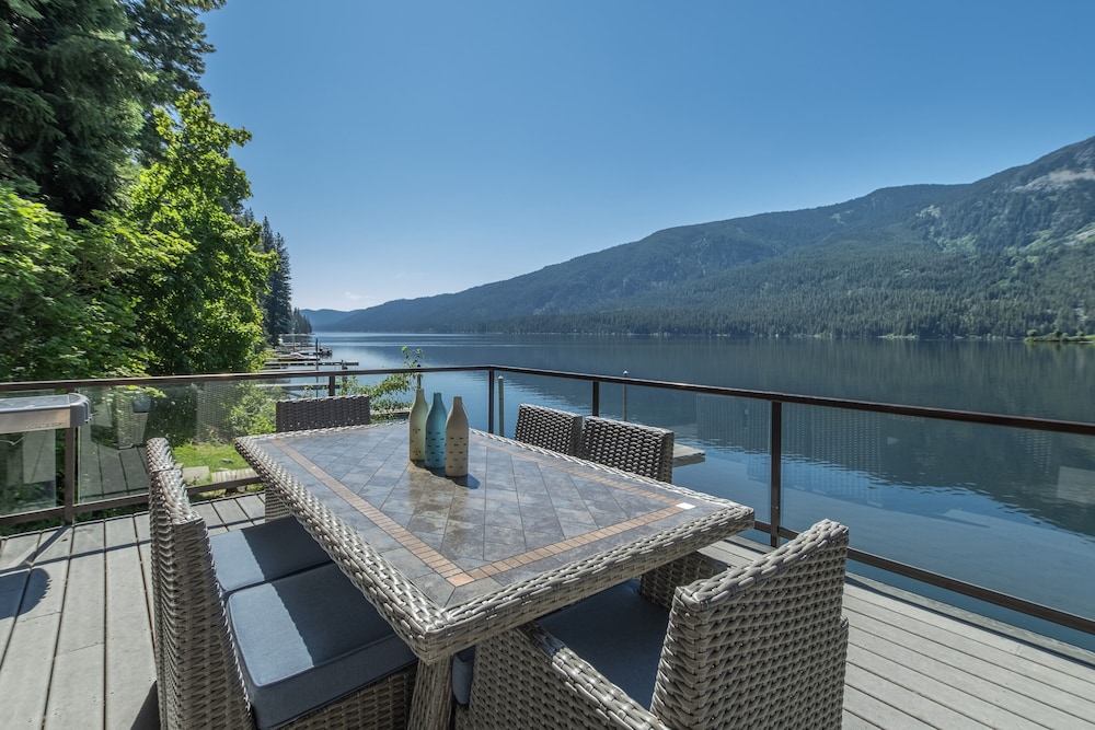 All About The Lake 4 Bedroom Home By Nw Comfy Cabins By Redawning - Lake Chelan, WA