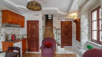 Duplex | Cozinha privada | Frigobar, cooktop, cafeteira/chaleira, chaleira elétrica