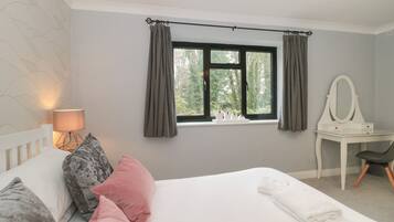 1 quarto, com decoração personalizada, com mobília individualizada