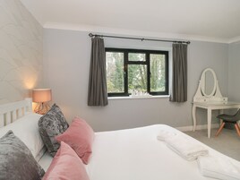 1 quarto, com decoração personalizada, com mobília individualizada
