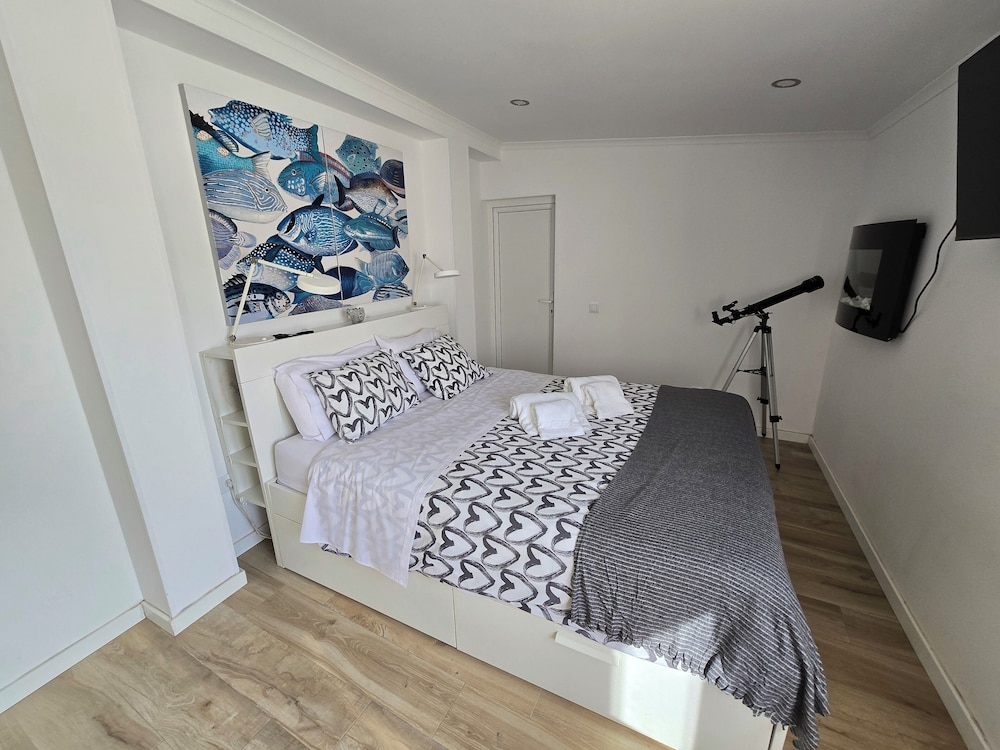 Small Refurbished Farmhouse Close To Beaches - Portugal