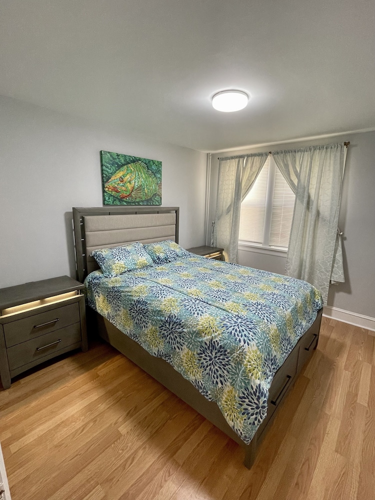 Newly Renovated Beach House, 2.5 Blocks From Beach, Wifi, 7 Tvs, Central Air - Cape May, NJ