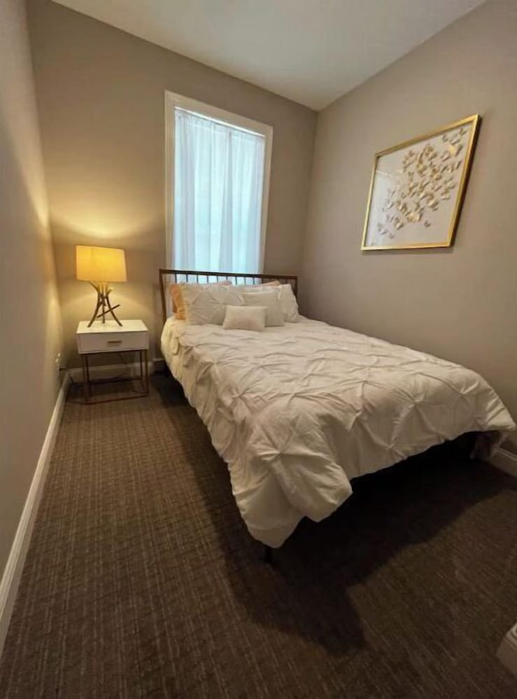 Downtown Spa Sanctuary With A View! - Dubuque, IA