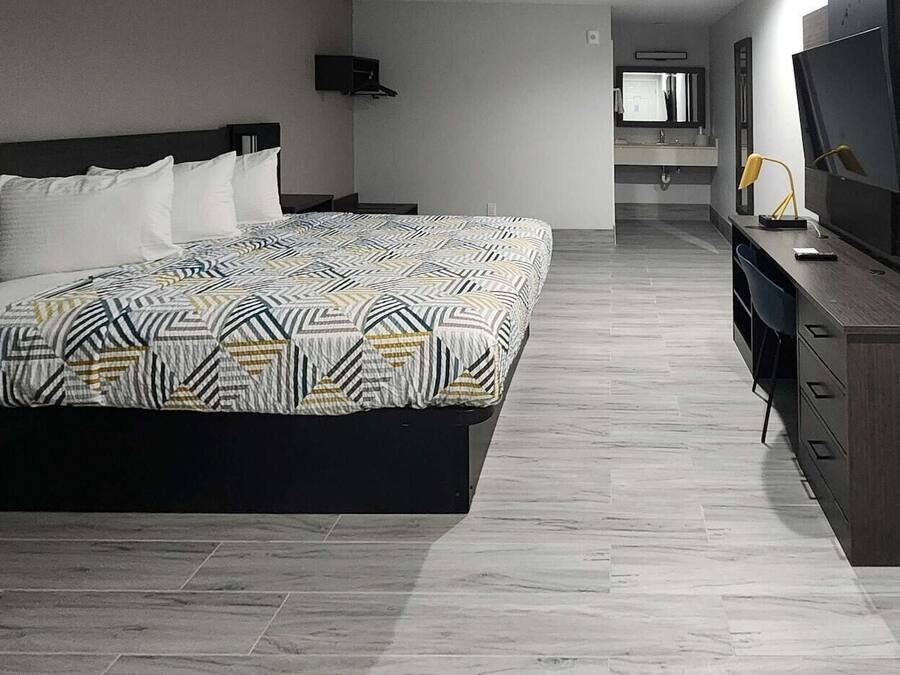 Escrivaninha, espaço de trabalho para notebook, Wi-Fi de cortesia