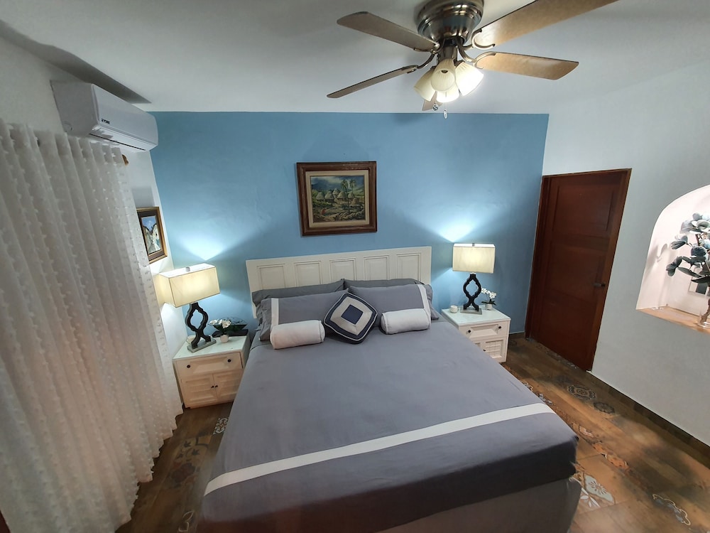 Quinta Monarca a beautiful house with private access to the lake ...
