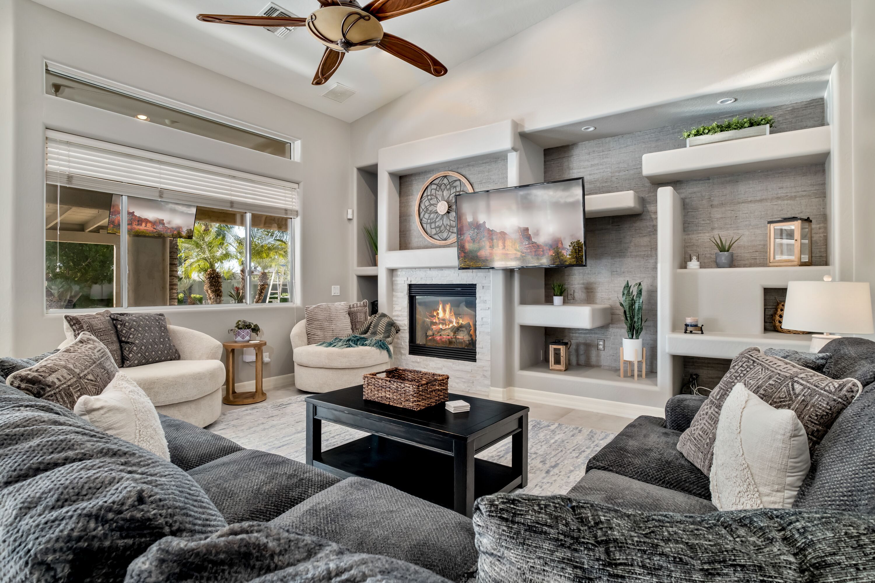 Mini Resort!  Heated Pool And Spa, Pickleball Court, Putting Green - 