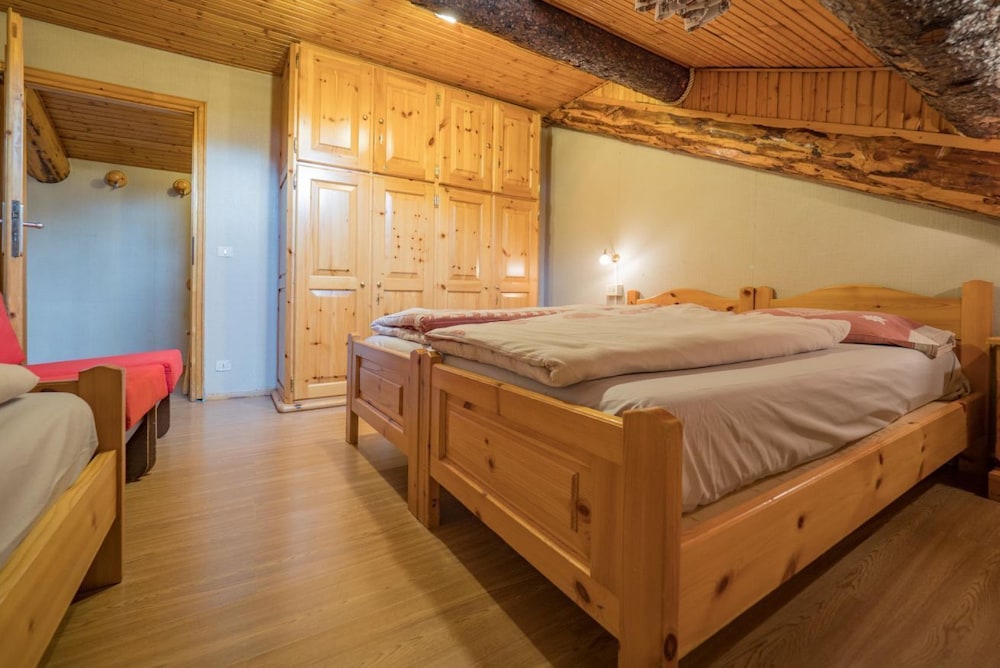Comfortable Accommodation Suitable For Groups Of Friends Or Large Families - Ливиньо