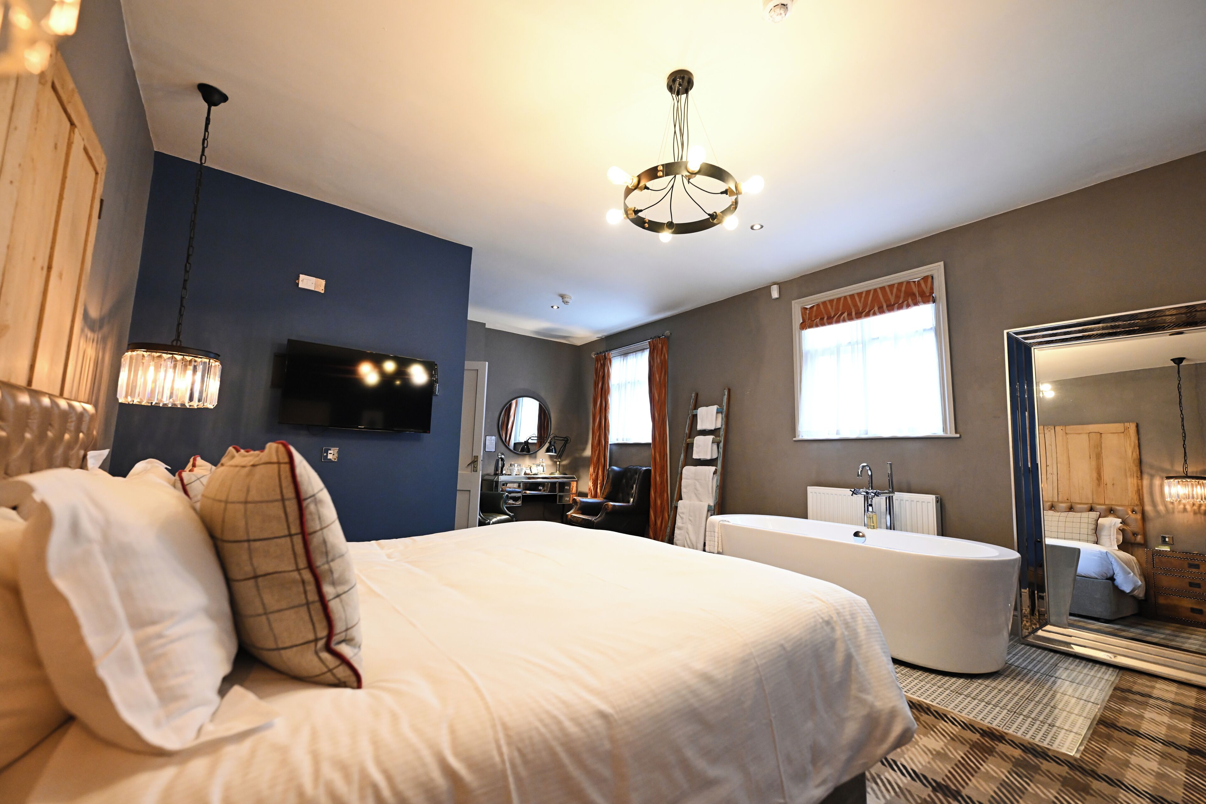 Suíte estúdio | Escrivaninha, berços grátis, Wi-Fi de cortesia, roupa de cama