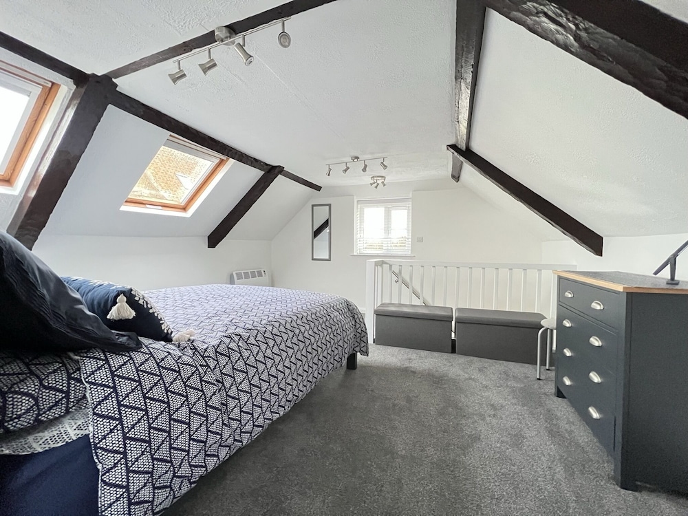 Dolls House Cottage - Self Contained Cottage, Beautiful Garden, Ample Parking - Norfolk