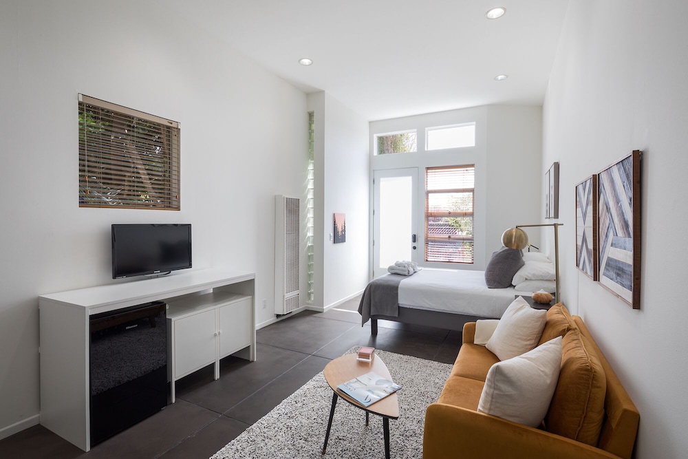 Studio Loft With Patio 5min Walk To Beach - Venice Beach, CA