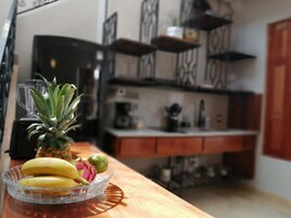 Quarto Duplo Familiar | Cozinha privada | Um frigorífico no espaço comum, um micro-ondas no espaço comum 
