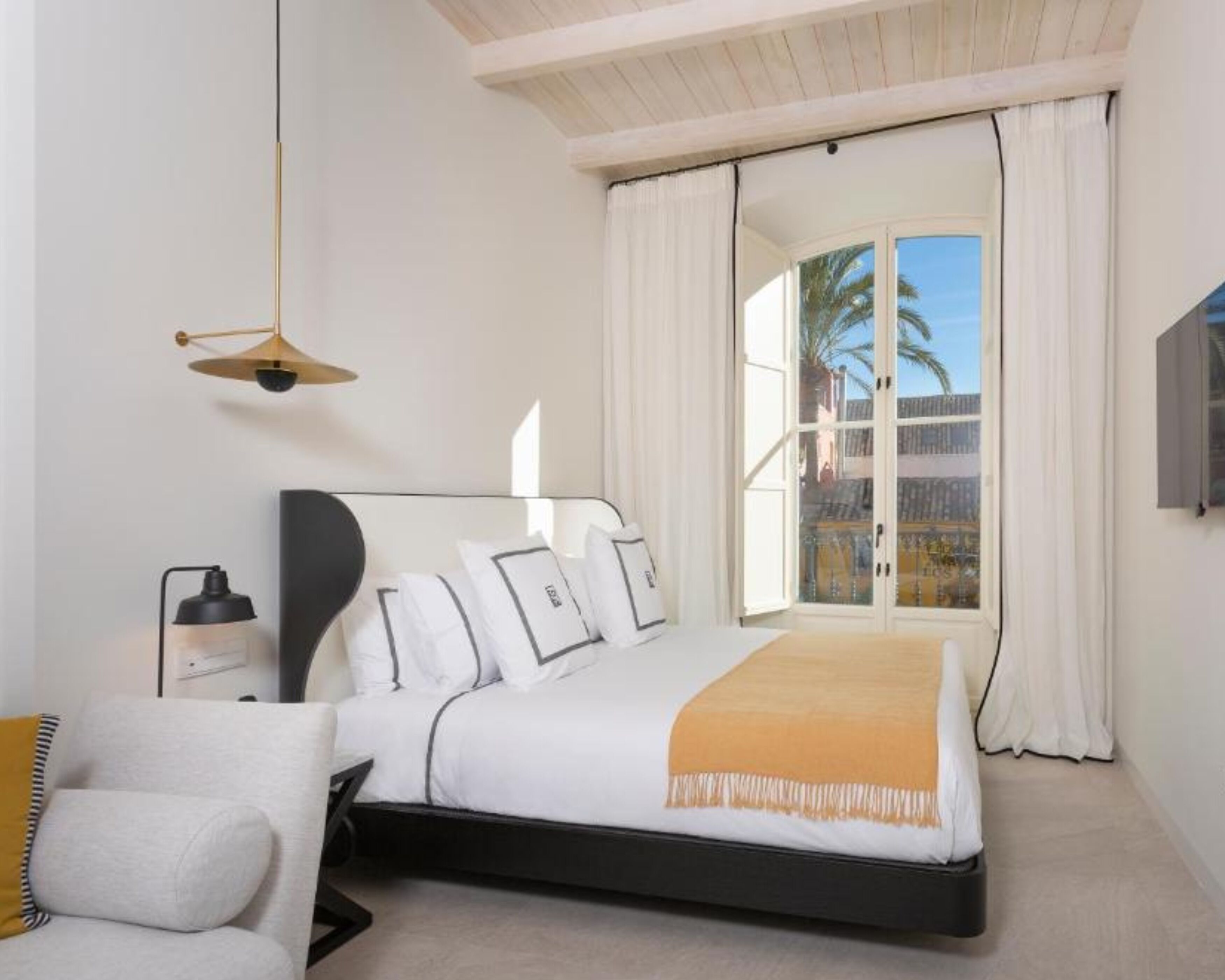 Quarto grand, vista para a cidade | Roupas de cama de algodão egípcio, roupas de cama premium, frigobar