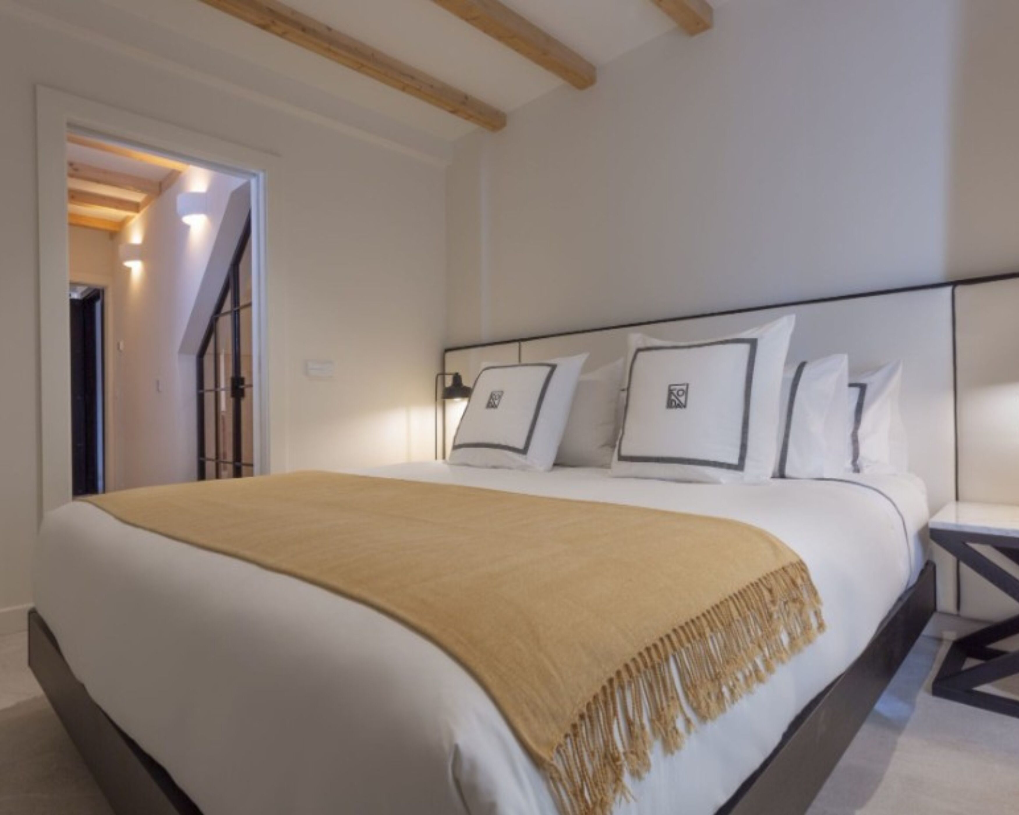 Suíte premium (Heritage) | Roupas de cama de algodão egípcio, roupas de cama premium, frigobar